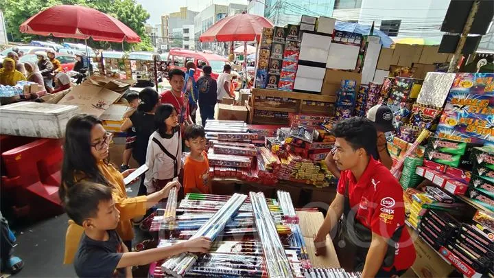 Arah ke Pasar Asemka Naik KRL: Panduan untuk Belanja