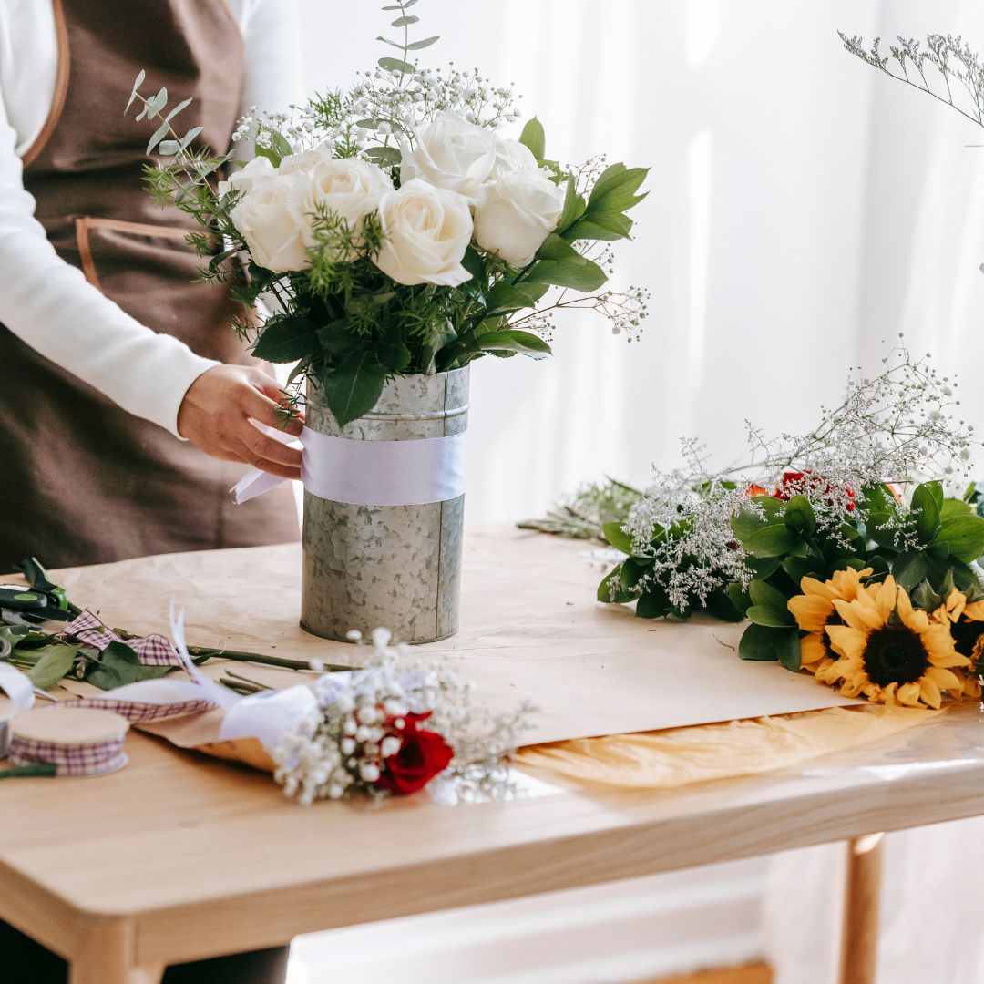 Sentuhan Elegan: DIY Bunga Artificial untuk Ruang Tamu Cantik